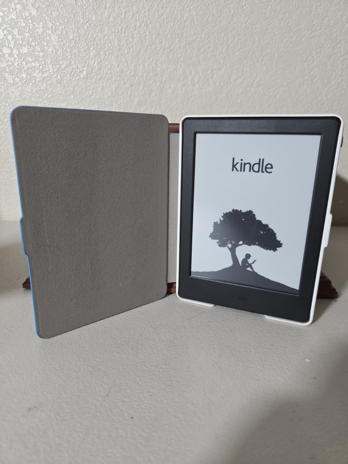 Amazon Kindle 8th Gen 2016 Touchscreen WiFi 6" 4gb Includes and AD for ...