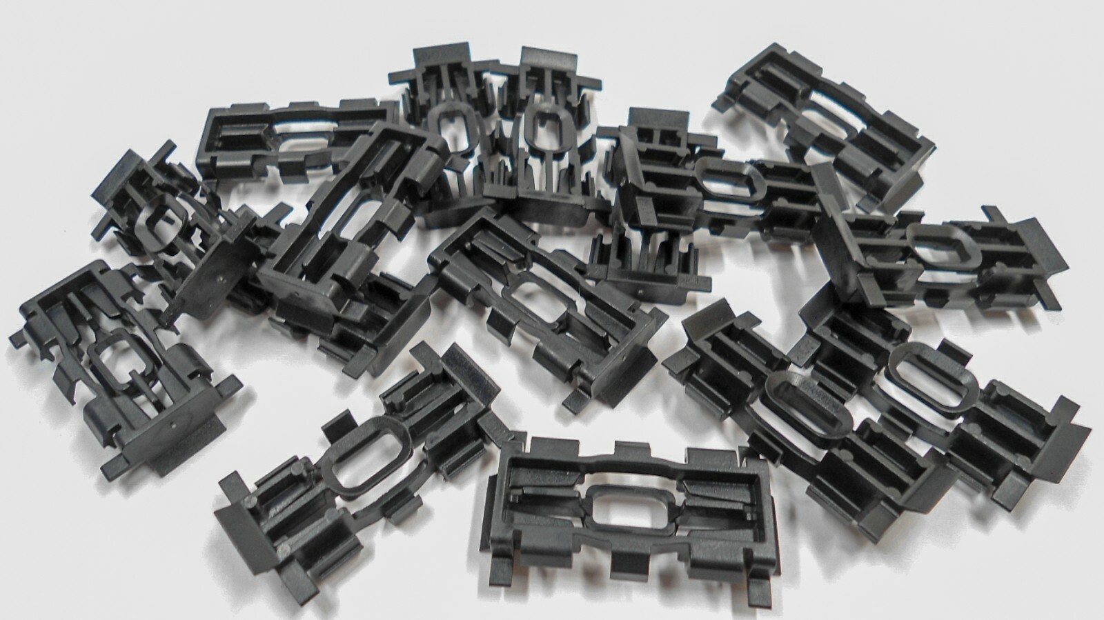 SET OF 16 ROOF MOLDING CLIPS! FITS '14 & UP GM TRUCKS SUBURBAN YUKON ...