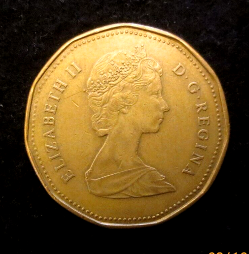 1988** QUEEN ELIZABETH ll**CANADIAN $I.00 (ONE DOLLAR)** LOONIE COIN ...
