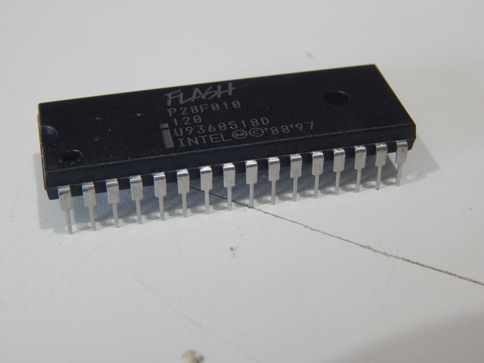 INTEL P28F010-120 Flash Mem Parallel 5V 1M-Bit 128K x 8 120ns 32 Pin ...