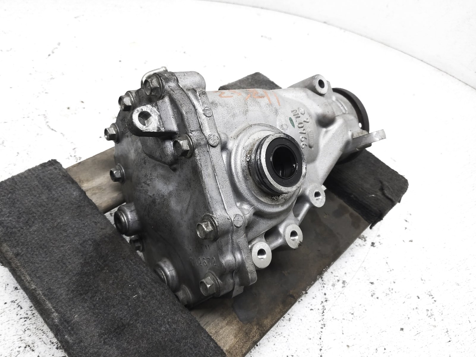 2016-2020 Infiniti Q50 3.0L Awd Front Differential Carrier Case *W/O ...