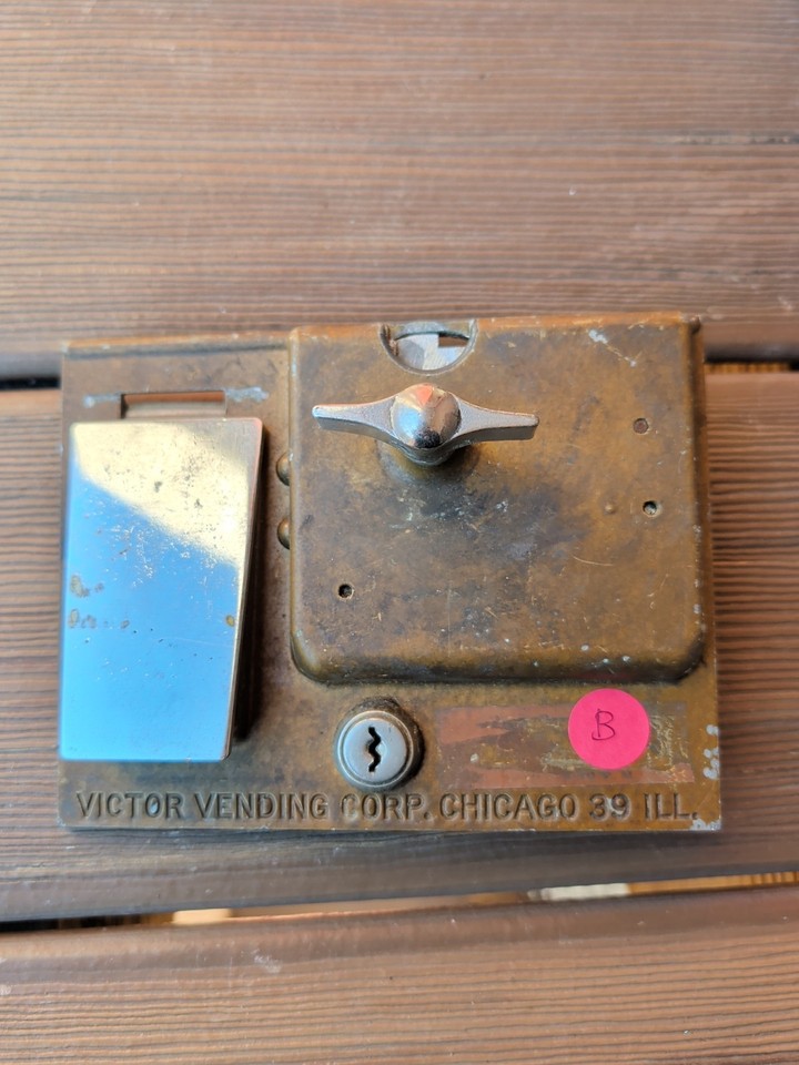 Vintage Victor Vending. “Baby Grand” Gumball Machine 5 Cent Coin ...