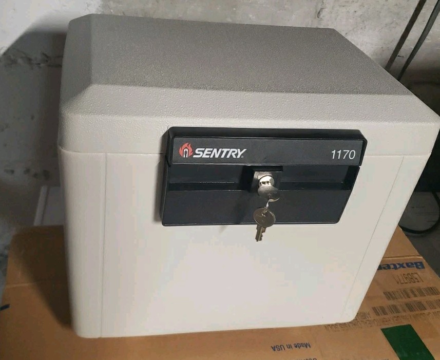 Sentry 1170 Fire Safe Security Safety 2 Keys Lightly Owned Gunsafe. | eBay
