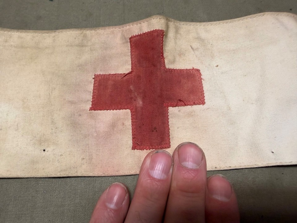 ORIGINAL WWII US ARMY MEDICAL MEDICAL RED CROSS SLEEVE ARMBAND BRASSARD ...