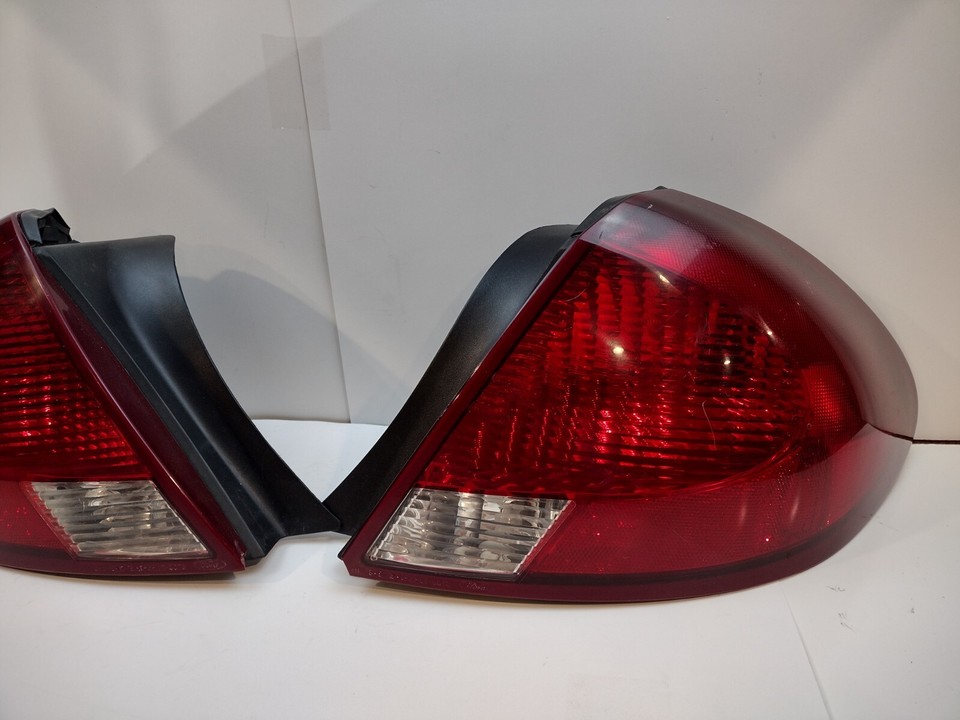 2000-2003 Ford Taurus Tail lights pair set of 2 left and right side ...