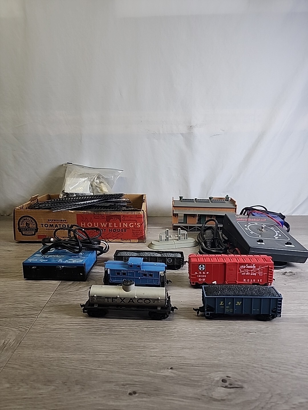 Lot Life Like Train Set Train Cars Tracks Track Building, Misc Items | eBay
