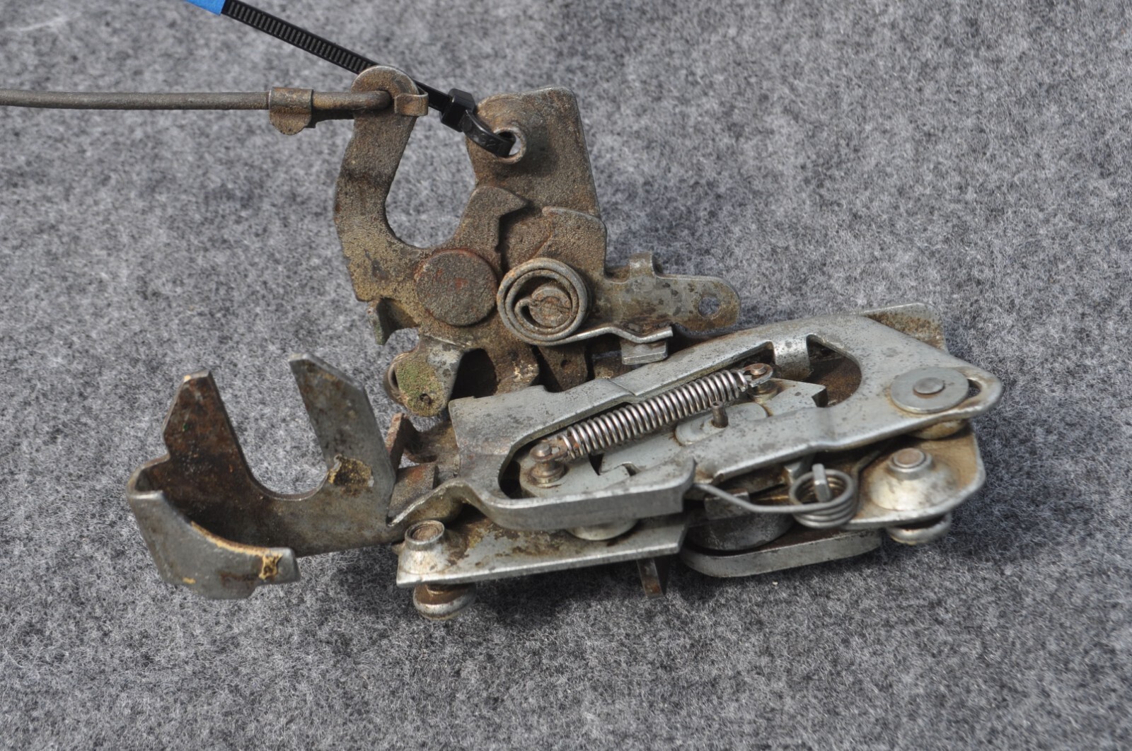 VW Beetle Door lock Mechanism 1968 onwards Right Hand Side 111 837 016 ...