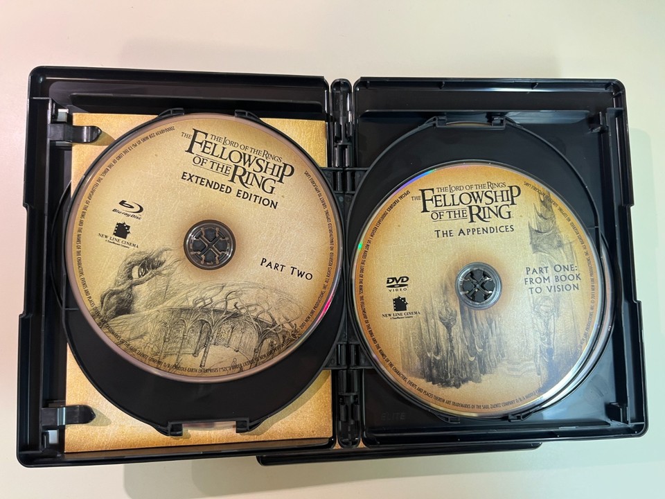 The Lord of the Rings Trilogy Blu-Ray & DVD Set Extended Edition ...