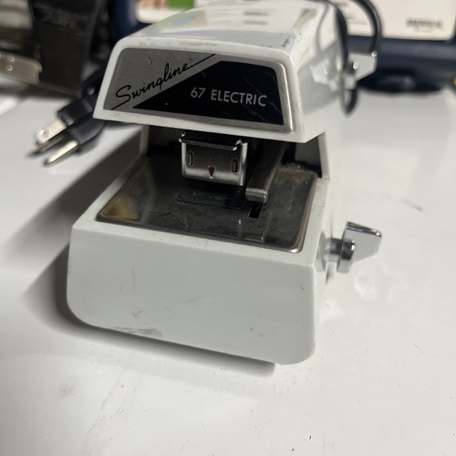 AWESOME VINTAGE SWINGLINE MODEL 67 HEAVY DUTY ELECTRIC DESKTOP STAPLER ...