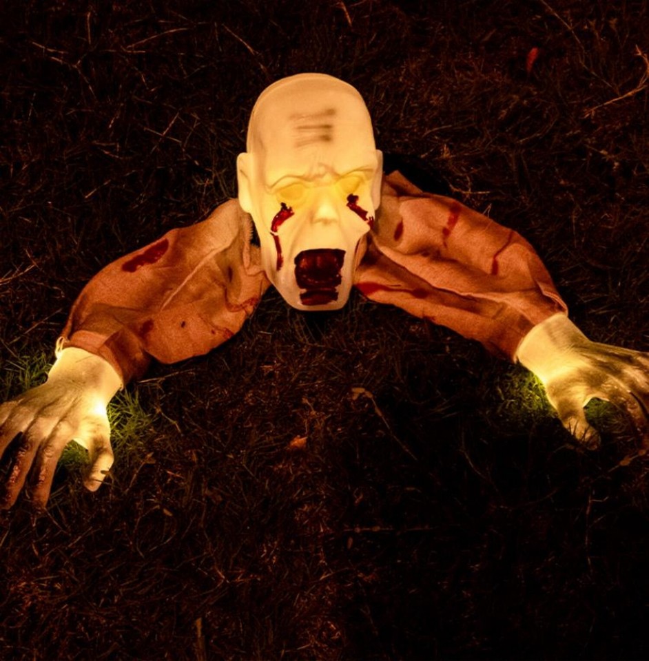 Halloween Yard Decoration Skeleton Zombie Stakes with Light Haunted ...