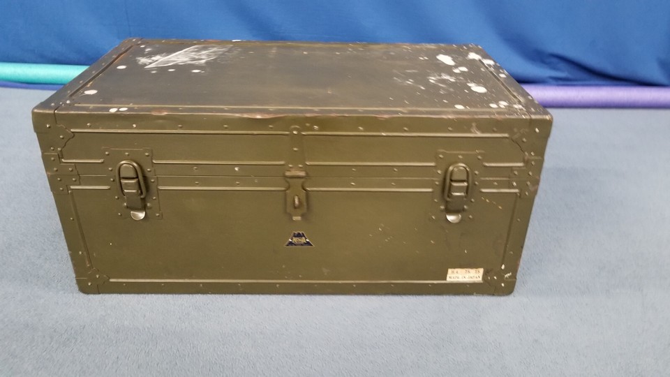 Vintage WWII Era Military Army Foot Locker Trunk w/tray 1949 MIJ Kowa ...