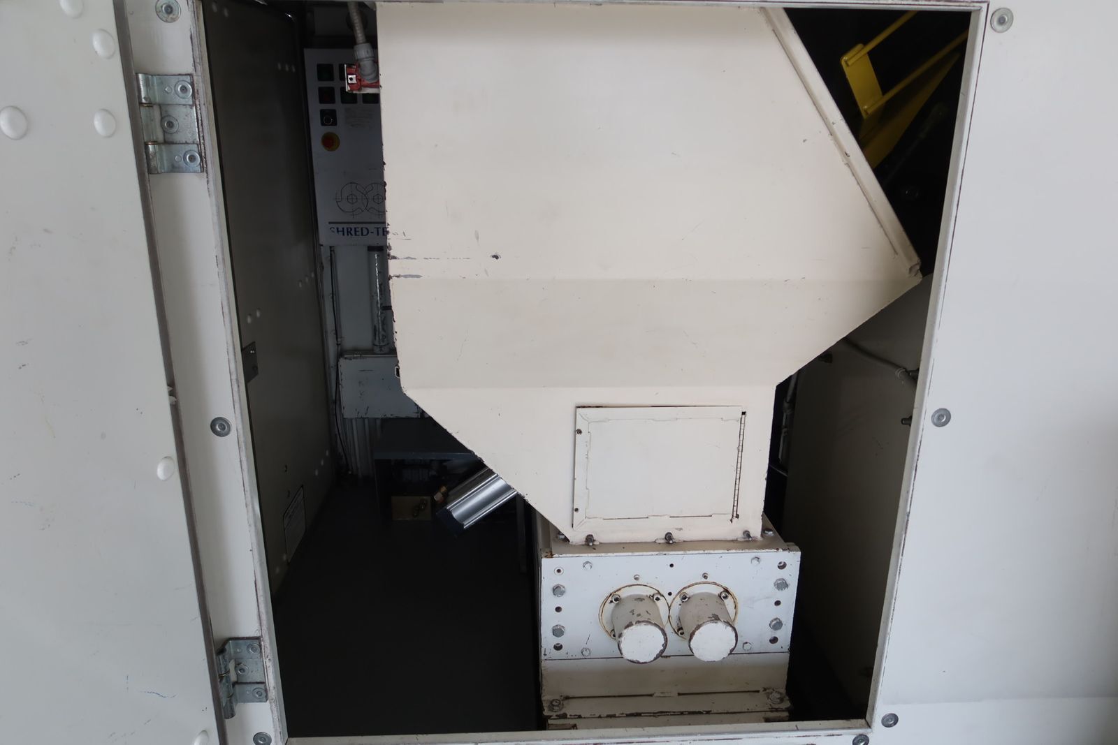 338 DIESEL 22FT SHRED TECH MOBILE PAPER SHREDDING BOX CUBE VAN TRUCK | eBay