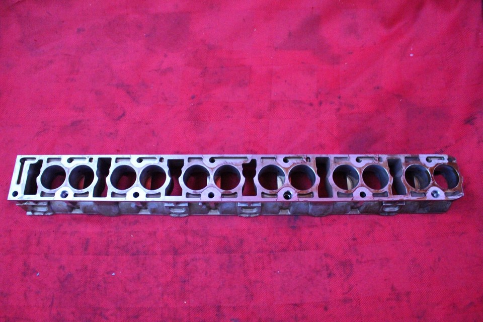 BMW E46 E39 E53 ENGINE RIGHT EXHAUST CAMSHAFT BEARING TRAY LEDGE BRIDGE ...