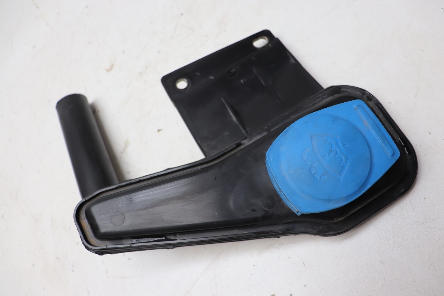 Porsche Macan Diesel 95B 2015 Washer Fluid Tank Filler Neck Cap ...