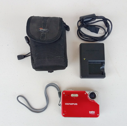 Olympus X 560wp Waterproof Digital Camera W Batterychargercablecase 2949