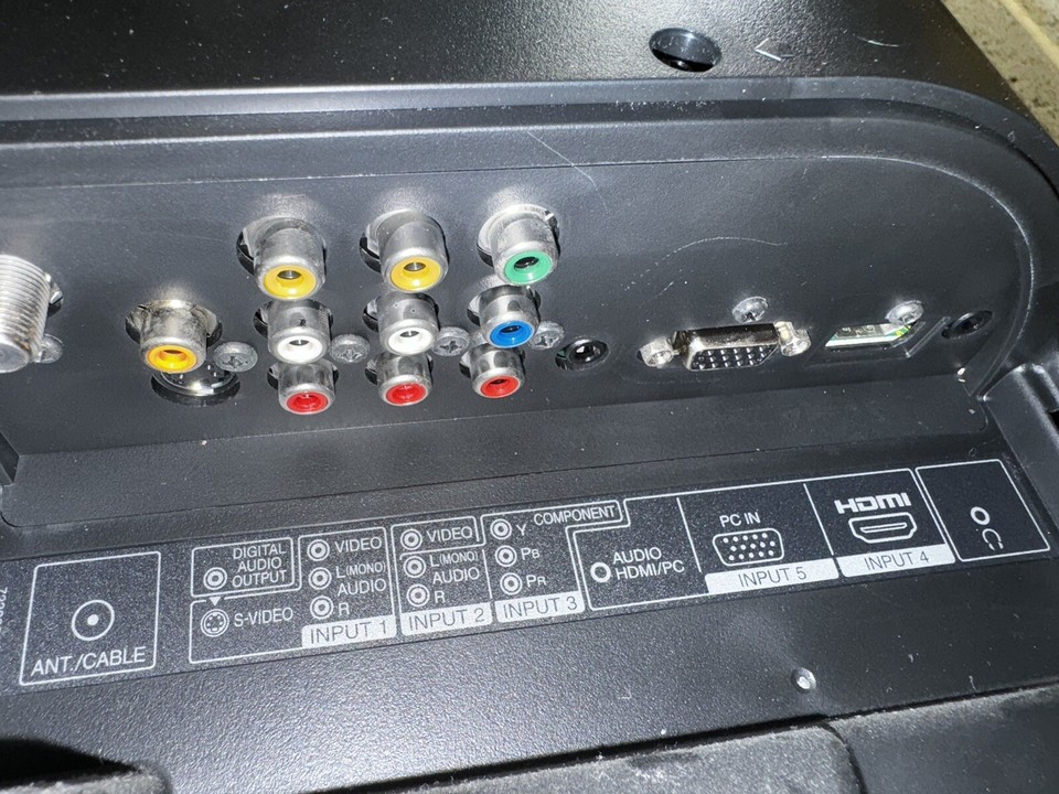 Sharp TV / DVD LC-19AD22U 19" TV DVD Combo NO Remote, HDMI A/V S-Video ...