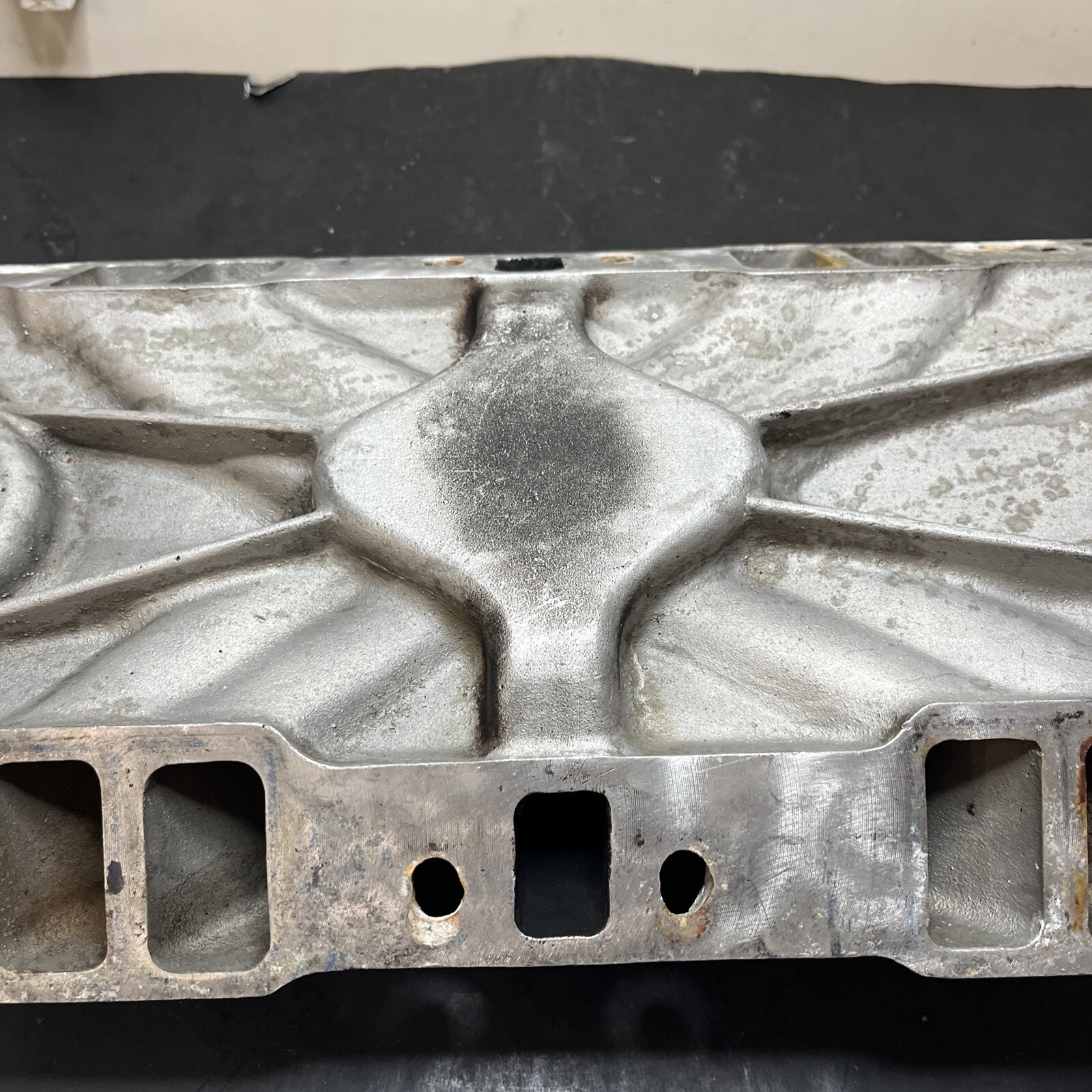 Edelbrock SBC Tarantula TM-1 Aluminum Intake 283, 327, 350, 383 No ...