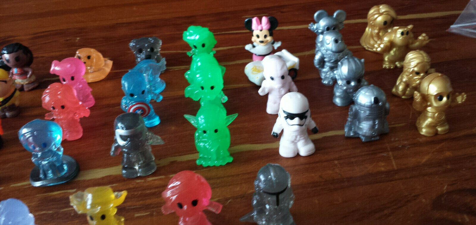 Full set of 36 Woolworths Disney+ ooshies plus all 4 rare glitter ...