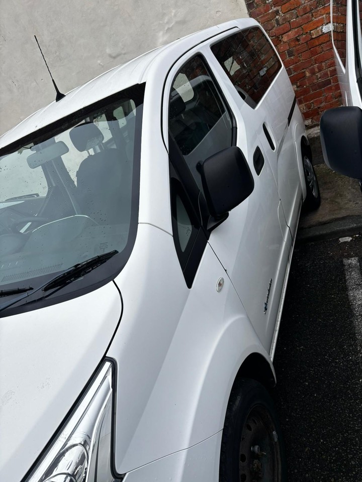 Nissan electric mini bus van - ONE DAY AUCTION - ENV200 - grab a ...