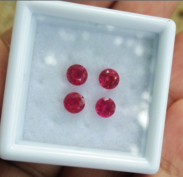 4mm. 4pcs. of Round CORUNDUM BLOOD RED RUBY GEMs EXCELLENT CUT_TOP ...