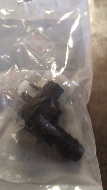 Genuine International Navistar Truck 3533425C3 Fuel Fitting for sale ...