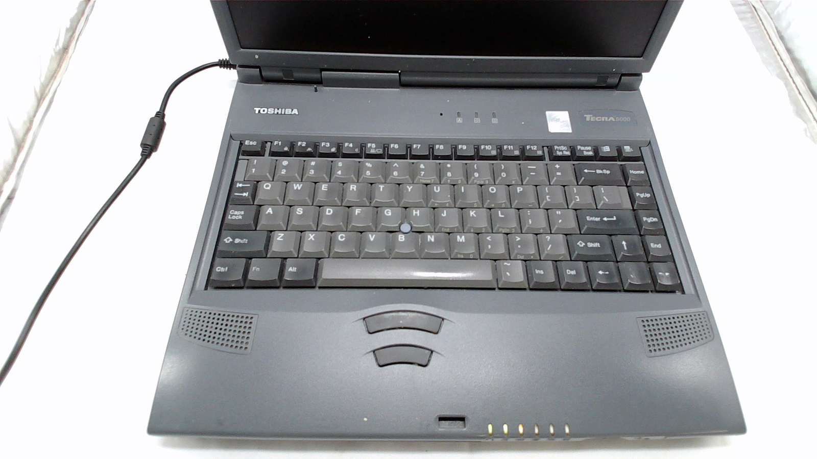 Vintage Toshiba Tecra 8000 Intel Pentium II 64 MB RAM DOES NOT POWER | eBay