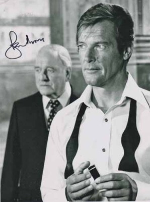 ROGER MOORE 007 JAMES BOND AUTHENTIC AUTOGRAPH JAMES BOND RARE SHOT ...