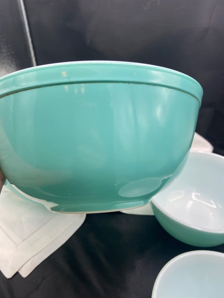 Vintage Pyrex Robin’s Egg Turquoise Blue Set of 4 Nesting Mixing Bowls ...
