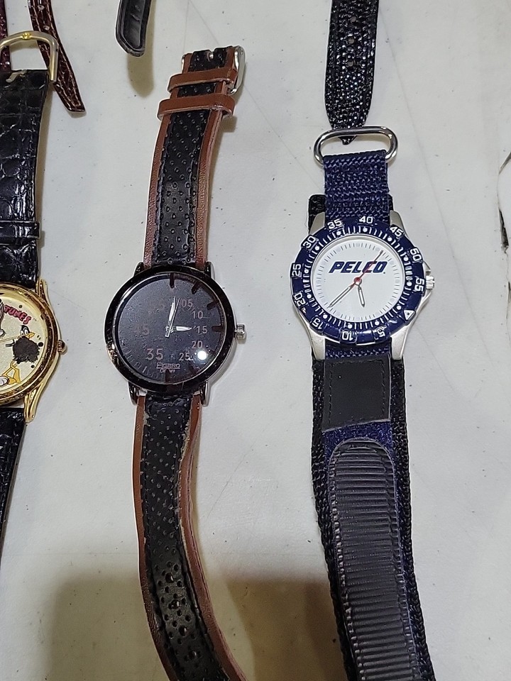 Vintage Lot 20 Novelty Watches Santa Elvis Bugs Bunny Ducks Unlimited ...