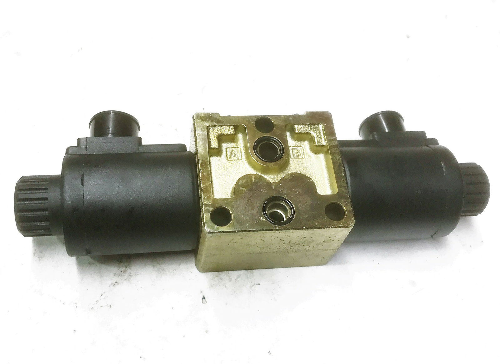 LC Oil Control Group Valve L8611B201OB0130 NOS | eBay