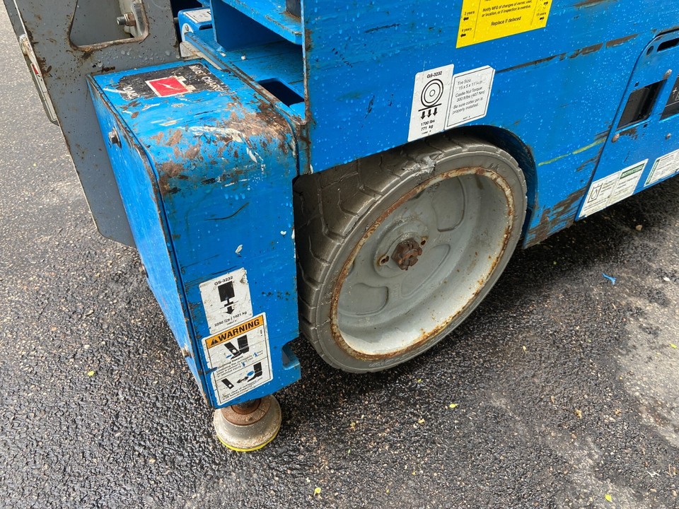 2014 Genie GS-3232 Self Propelled 32’ Electric Scissor Lift with ...