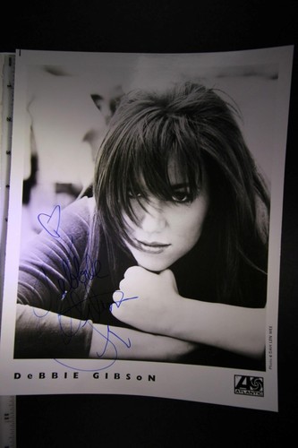 POP ROCK MUSICIAN DEBBIE GIBSON AUTOGRAPH 8 x 10 PHOTO~ | eBay