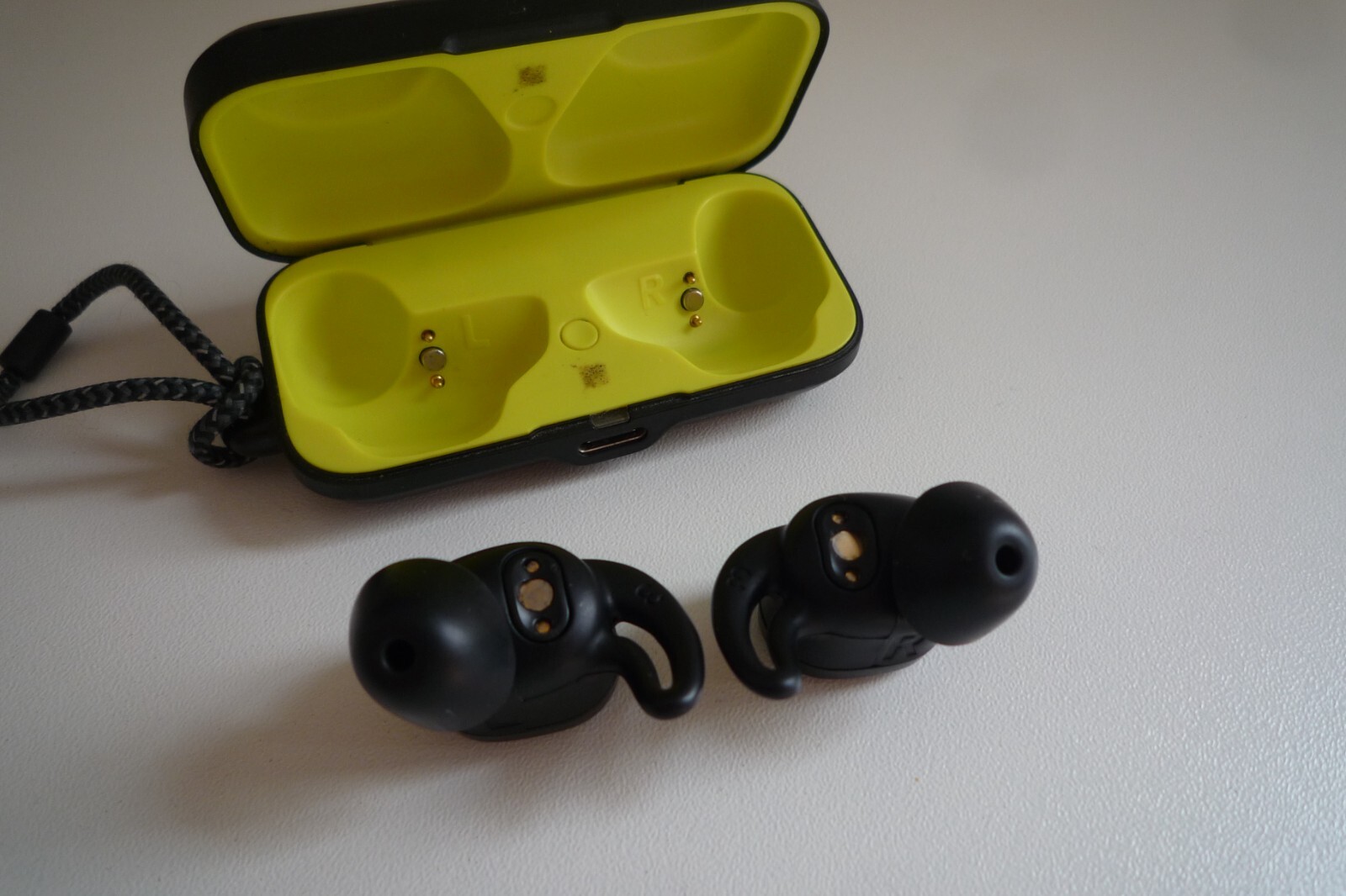 Jaybird Vista True Wireless Bluetooth Earbuds with Charging Case ...