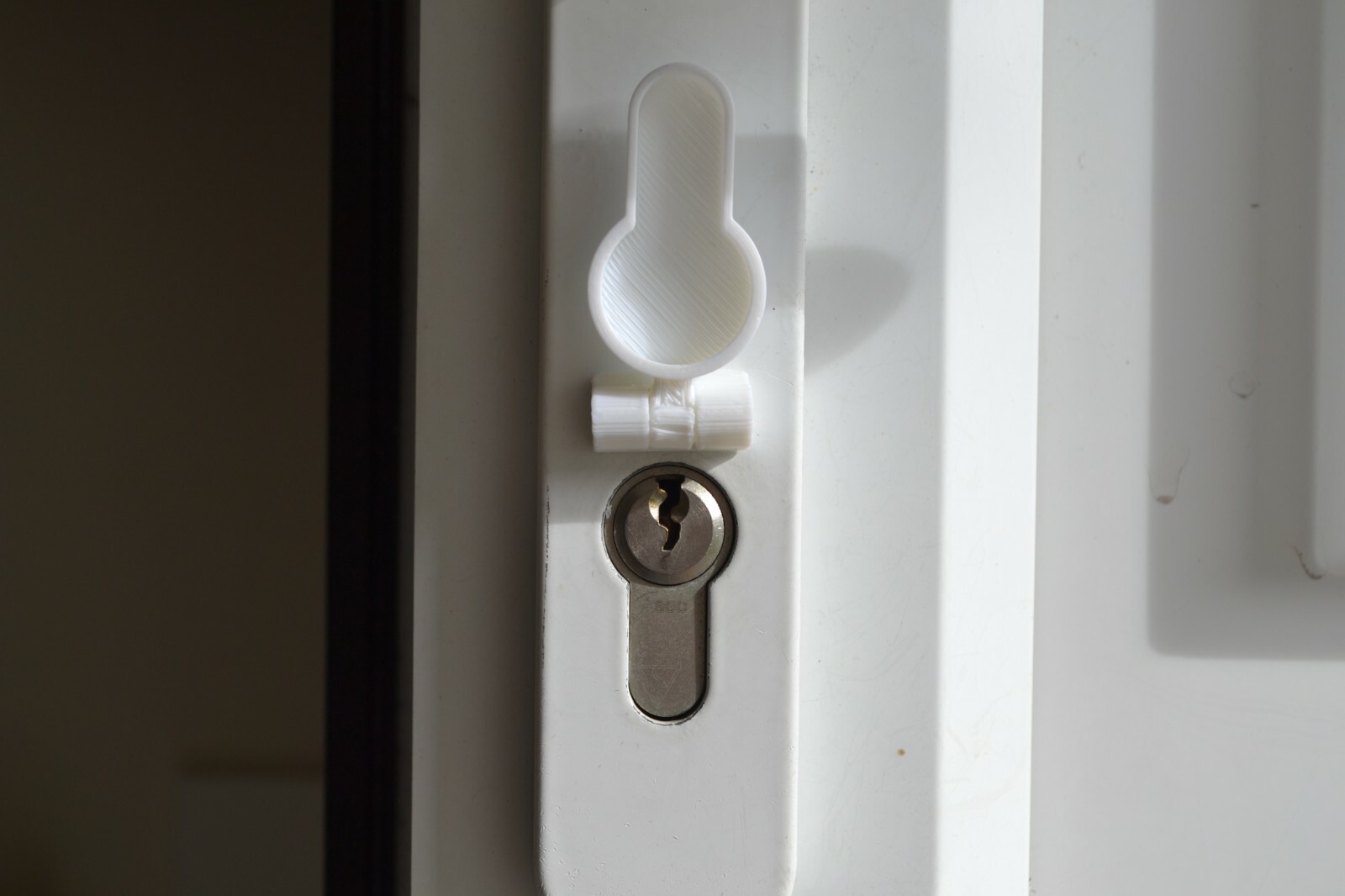 Keyhole Lock Cover Guard - Help keep Draft out - SILVER | eBay UK