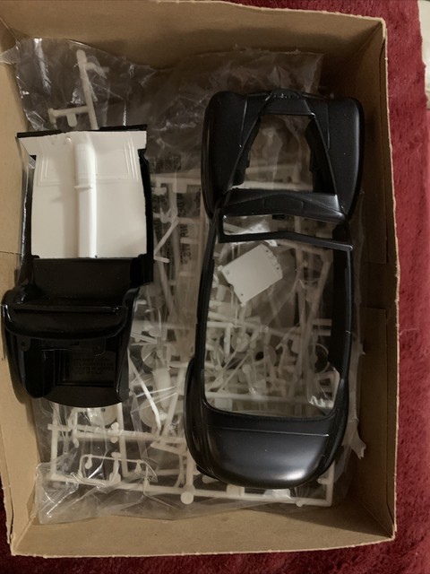 Revell 85-2163 1/25 1948 Ford Deluxe Convertible Model Car Mountain ...