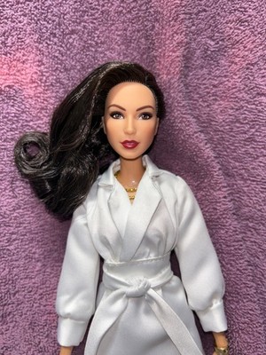 Barbie Signature WW84 Wonder Woman Doll articulated (Missing Shoes ...