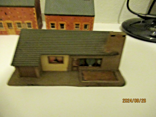 9 X OO GAUGE BUILDINGS FOR SCENERY, STATION & SURROUNDS,5 PLASTIC, 4 ...
