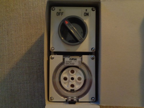 CLIPSAL Switched Socket Outlet 32A 500v Three 3 Phase 5 Pin Combo ...