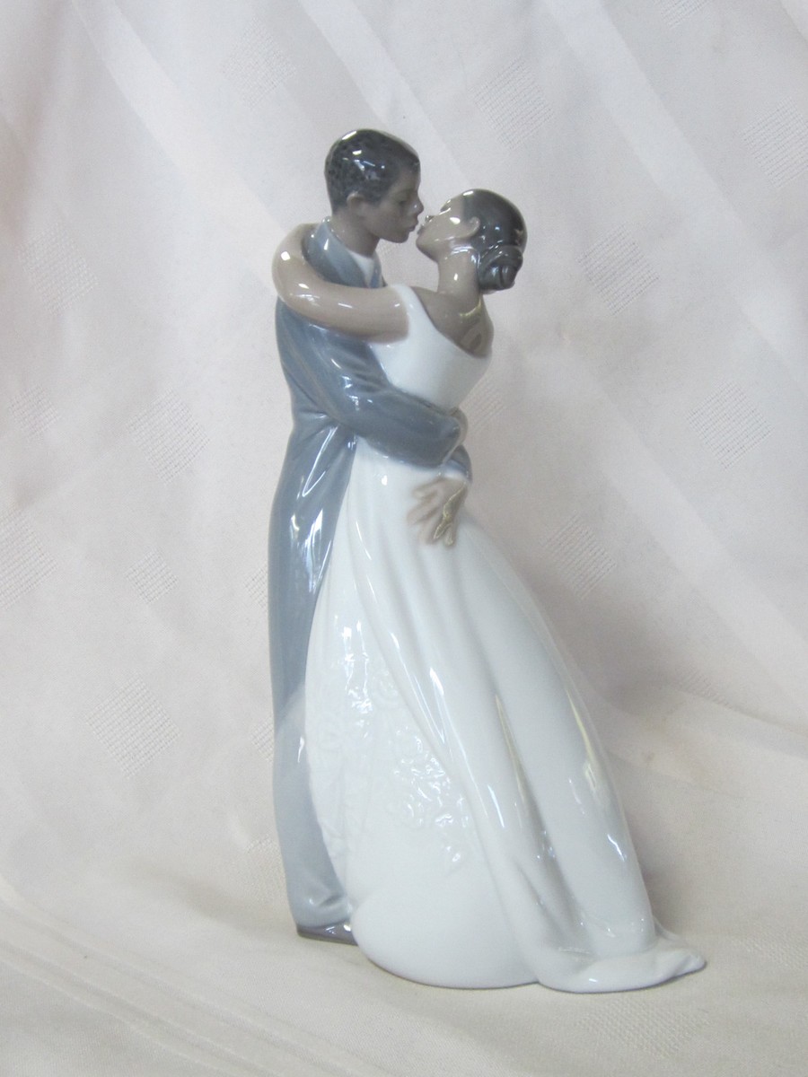 NAO by Lladro Bride and Groom Cake Topper / NAO by Lladro Bride and ...