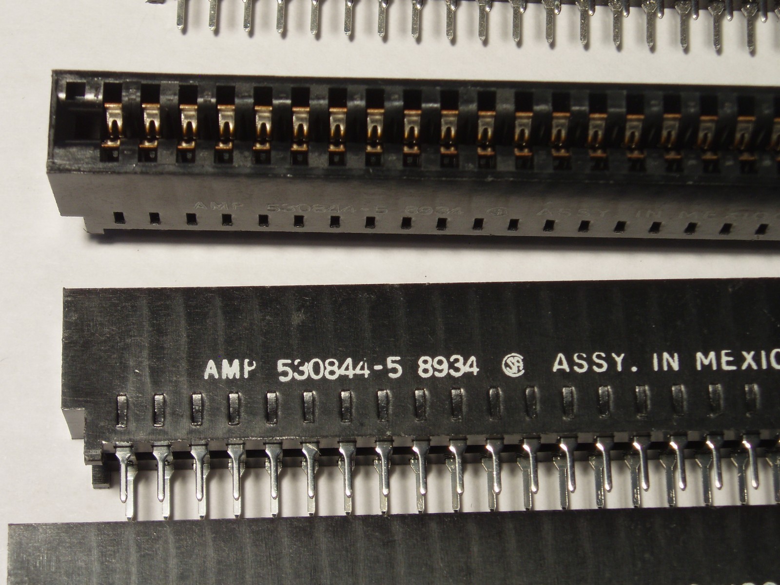 44-Pin PC Board Edge Connector (2 rows of 22) 530844-5 NOS Quality "AMP ...