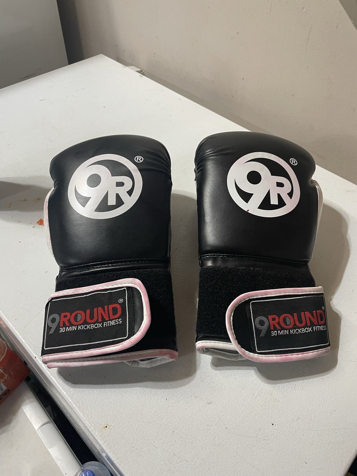 9Round Fitness 10oz Black White Boxing Gloves Kickboxing Unisex Hand ...