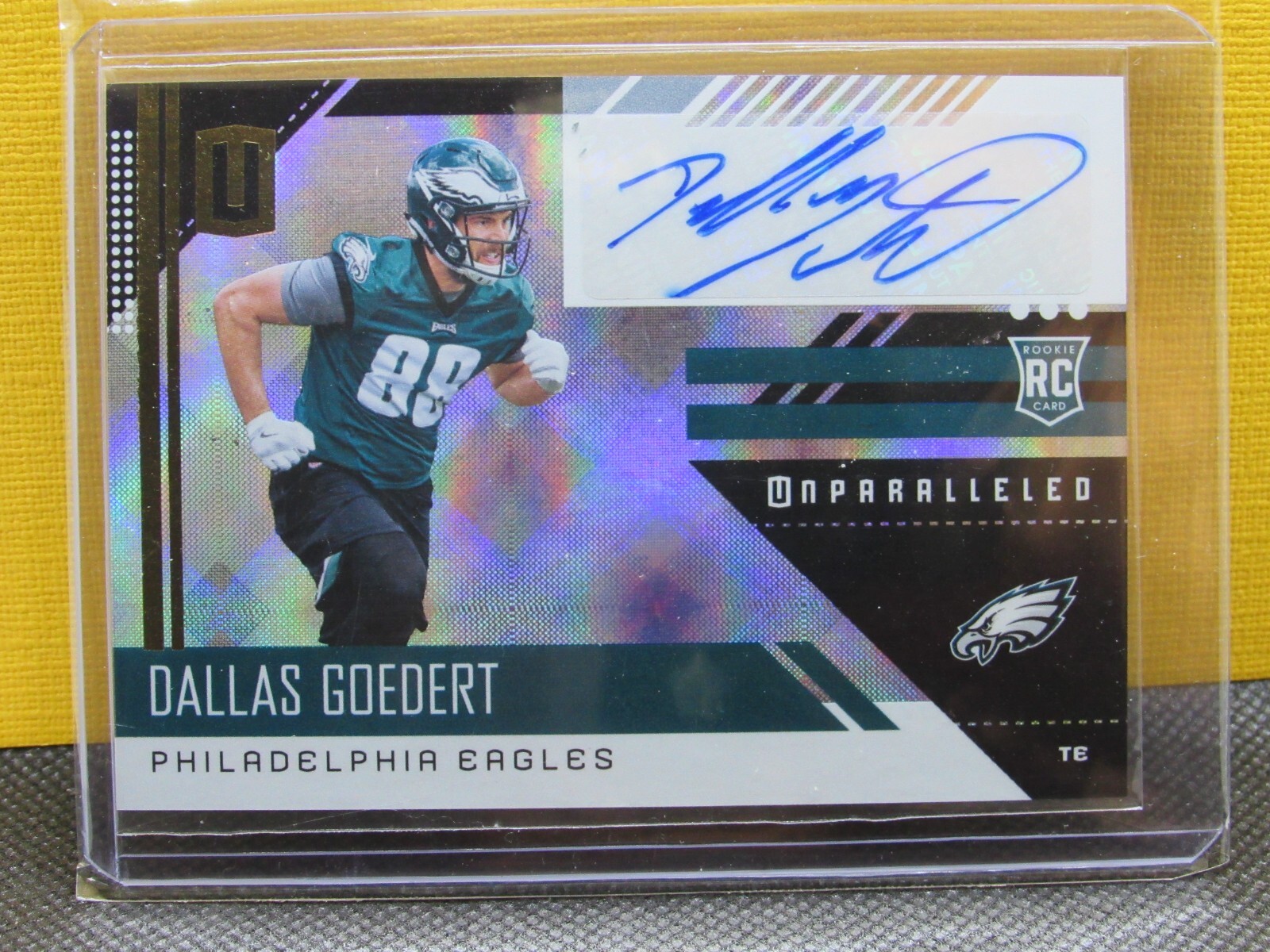 2018 DALLAS GOEDERT UNPARALLELED AUTOGRAPH ROOKIE CARD # 229 EAGLES | eBay