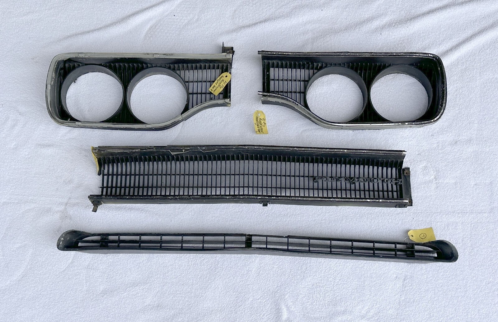 1970 MoPar Plymouth Roadrunner Grille w/ Headlight Bezels Lower Grille ...