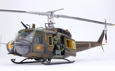 (Pre-Order) US Army UH-1D HUEY /w 04 Crews in Vietnam war 1:35 Pro ...