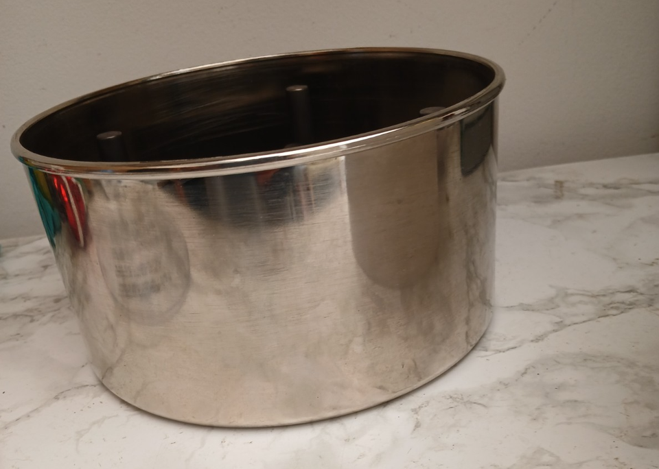 ICE COOLER THE REAL ICE BUCKET THAT WILL STAY COOL FOR UP TO 5 HOURS ...