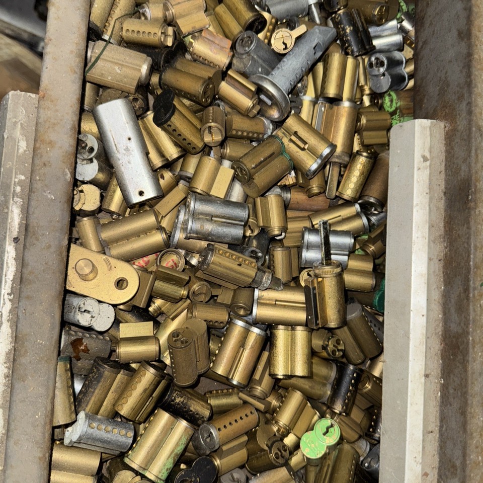 MIXED LOT REMOVABLE CORES Key Door Lock Cylinders Commercial 20 pieces ...