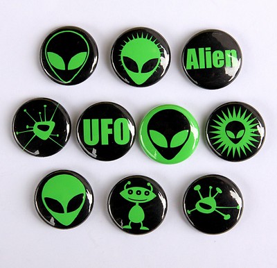 10 GREEN ALIENS Pinback Buttons Badges 1 inch UFO Sci-Fi | eBay