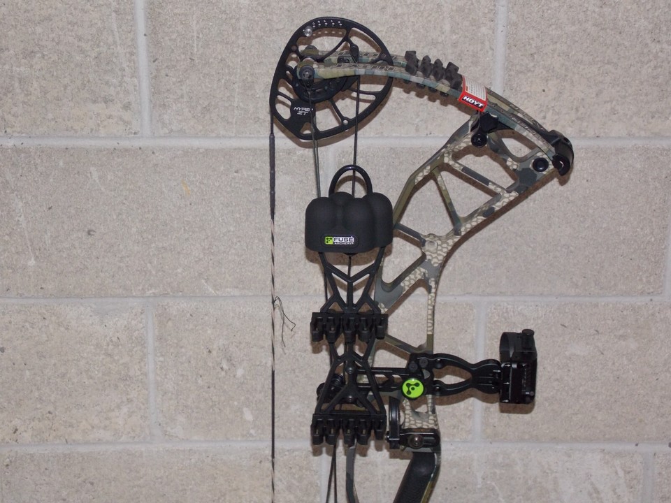 Loaded Hoyt HyperForce Bow Package #3 cam- 55 to 65 lb- 27 to 30"- Kuiu ...