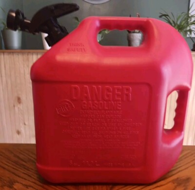 Dispensers & Accessories - Blitz 5 Gallon Gas Can