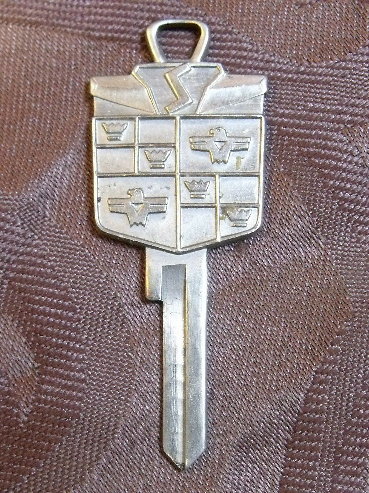 1947-60 Studebaker with Hurd Locks ~ Crest Logo Key Blank | United States